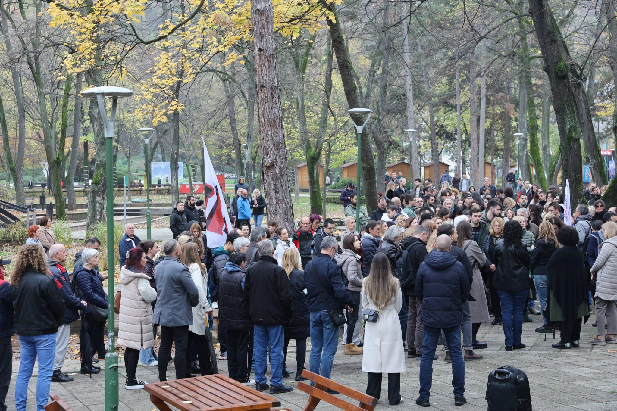 SNS fakultet postoji, ali samo na papiru: Bez table, bez studenata i uz "ne" Studentskog parlamenta