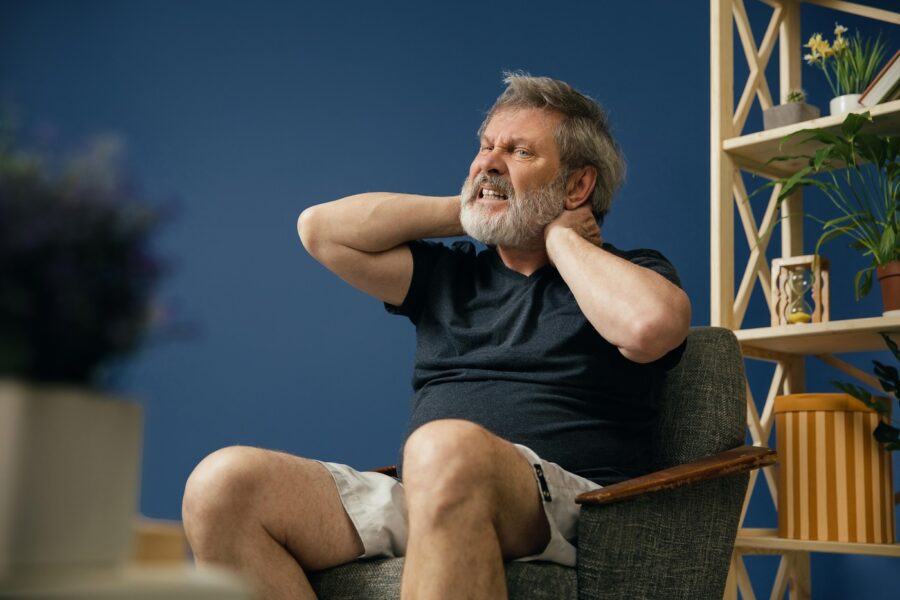 Tihi znaci starenja koje svi ignorišemo: Ako ove stvari radite stalno ...